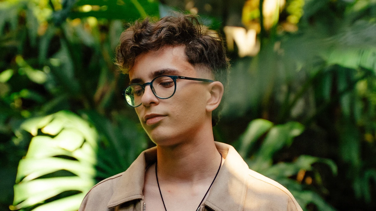 Tiago Milheiro estreia-se com o tema “Renascer” - Central Press