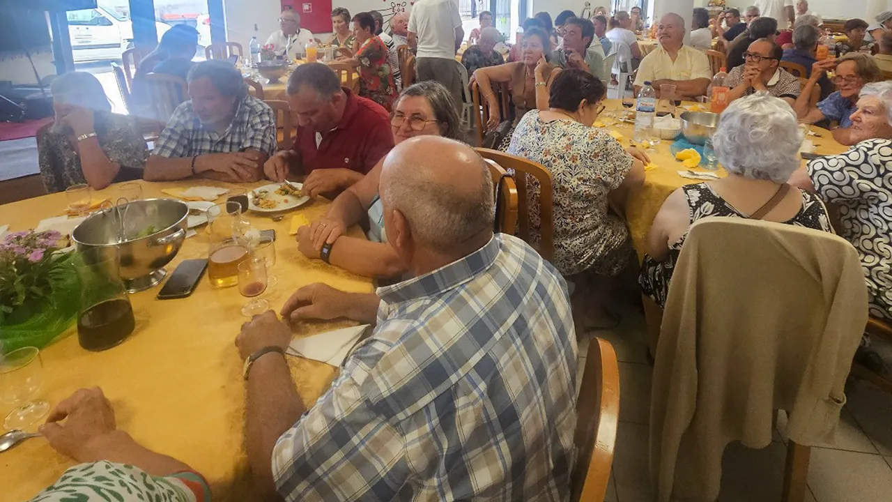 Mais de 150 pessoas participaram no Dia dos Avós e dos Idosos na ...